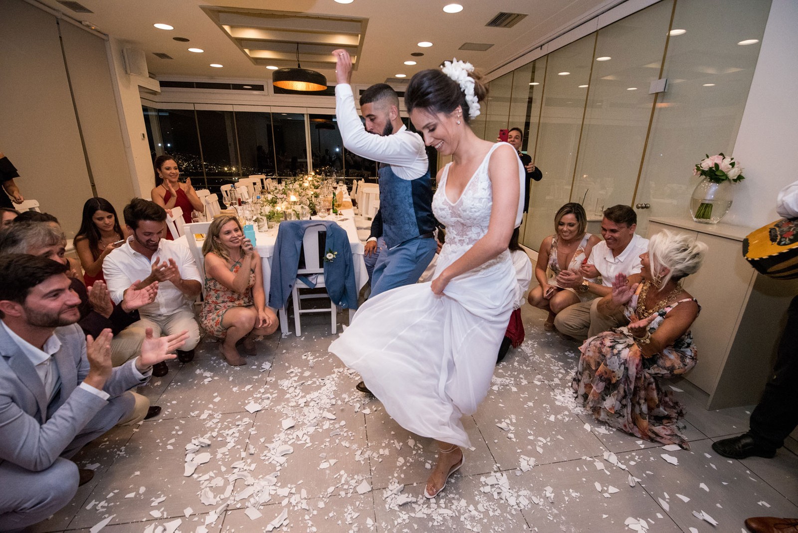 História da quebra de pratos no casamento grego – Blog Celebre Eventos